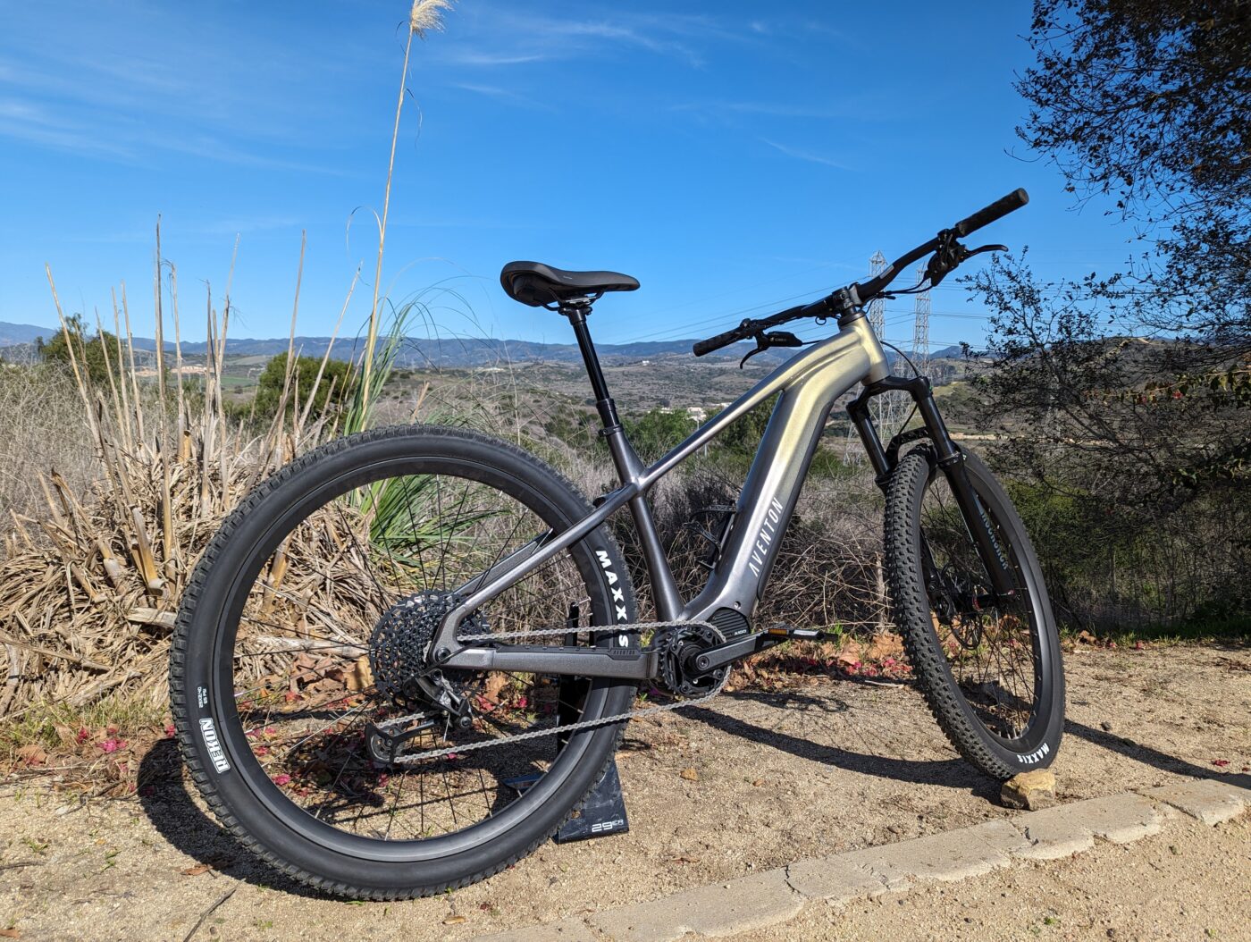 Aventon Ramblas Review: Aventon takes on Trek, Specialized and Giant ...